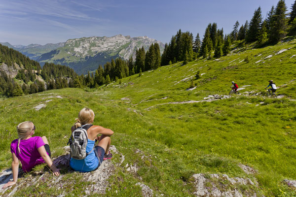 Balades en montagne l’été en télécabine à Samoëns 1600