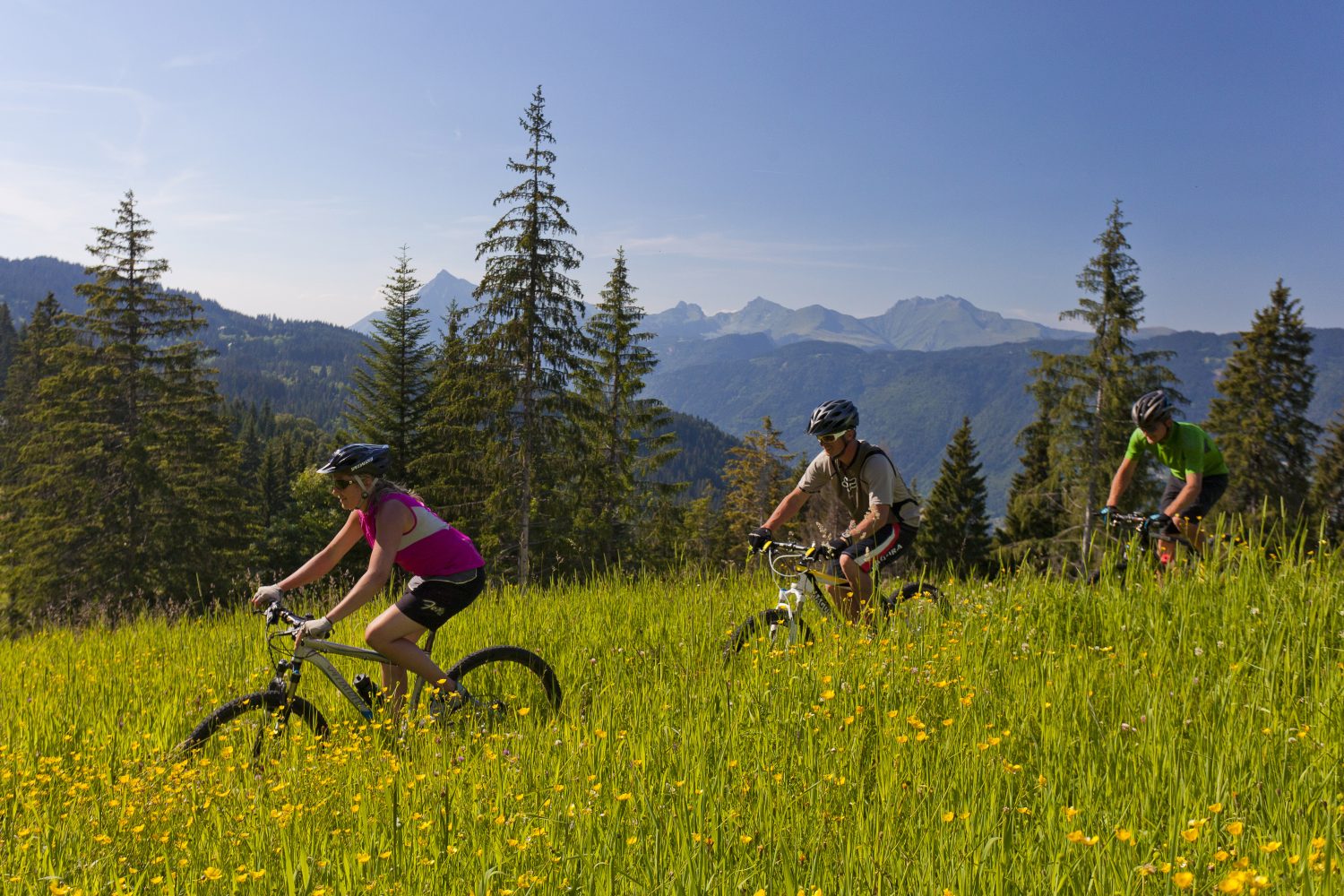 Samoëns, station de ski et village authentique en Haute-Savoie