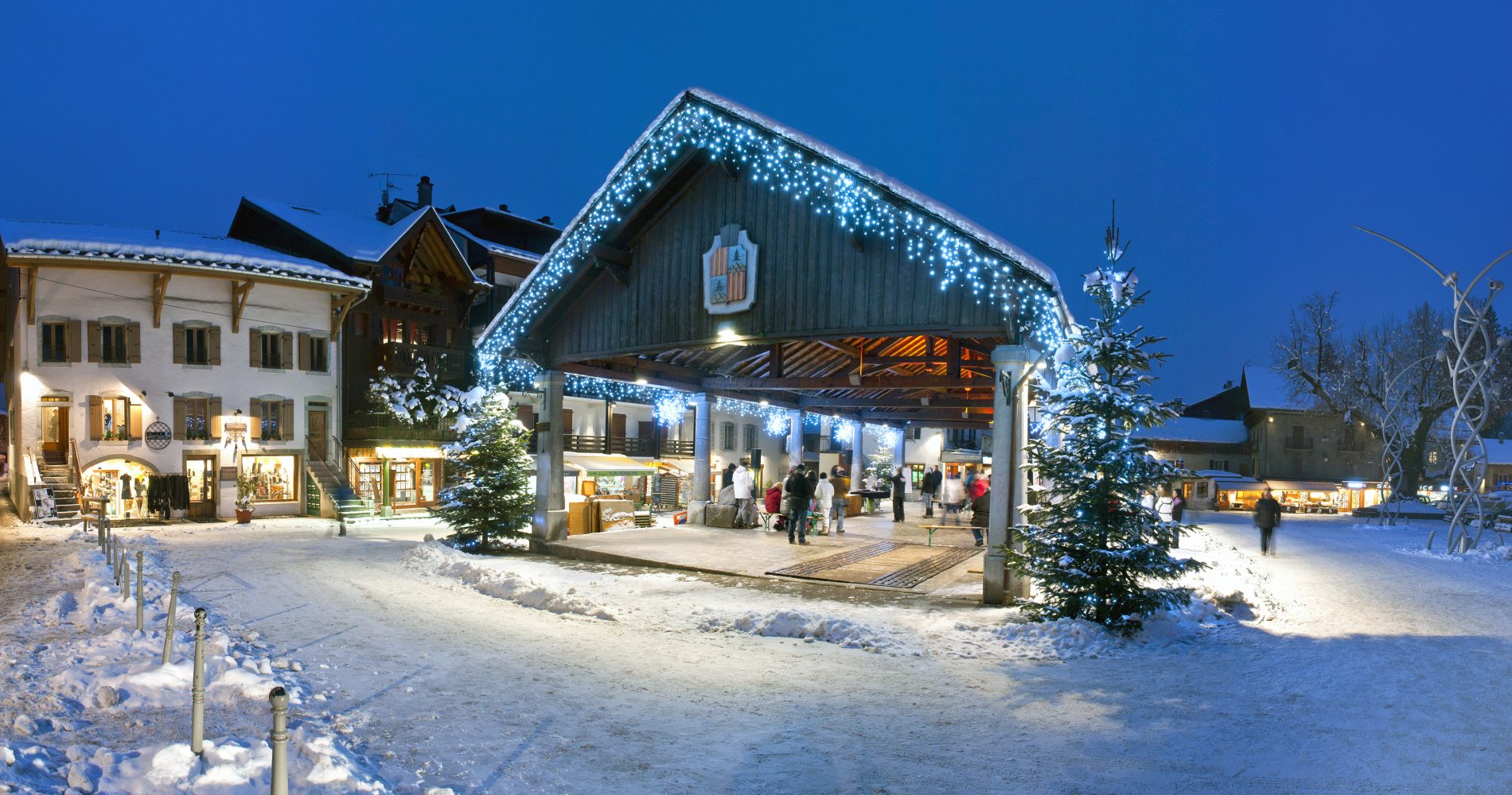 Sur les traces enneigées des tailleurs de pierre à Samoëns