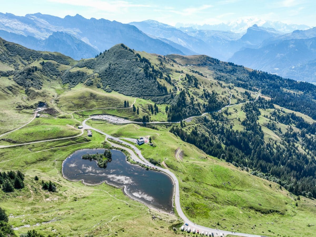 Lac de Joux Plane Samoëns, station de ski et village authentique en ...